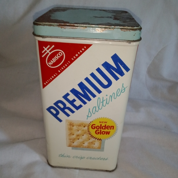 Nabisco | Kitchen | Nabisco Premium Saltines New Golden Glow Tin ...
